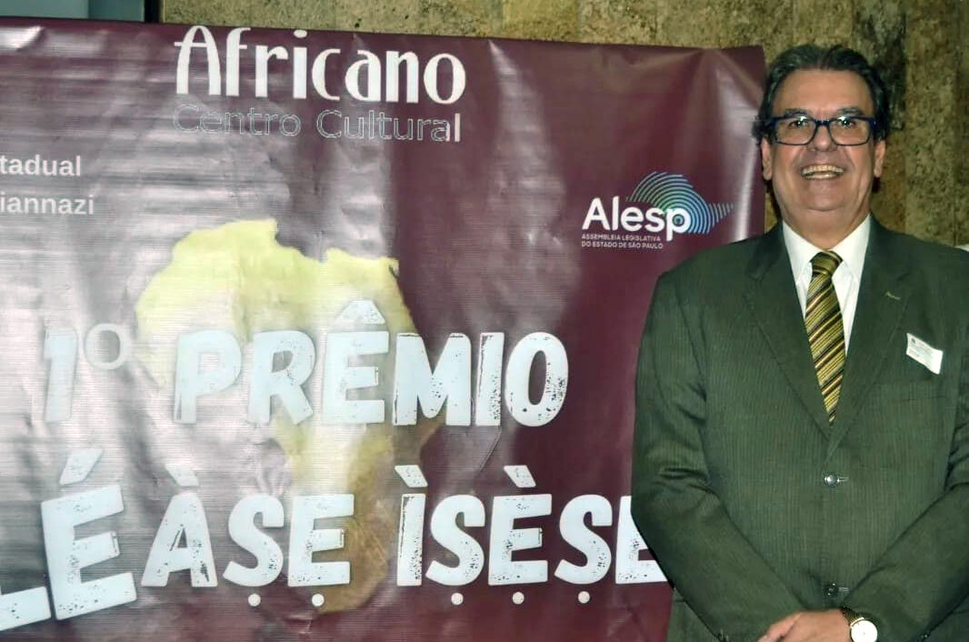Dr. Basílio recebe homenagem, no 1º Prêmio Ilé Asè Ìsèse - Umbanda Em Foco